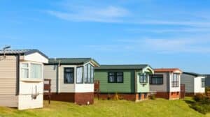 13 Big Pros And Cons Of Living In A Mobile Home - Money Smart Guides