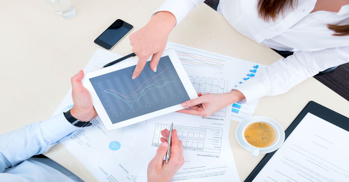 Should You Hire A Financial Advisor Or Do It Yourself - Money Smart Guides