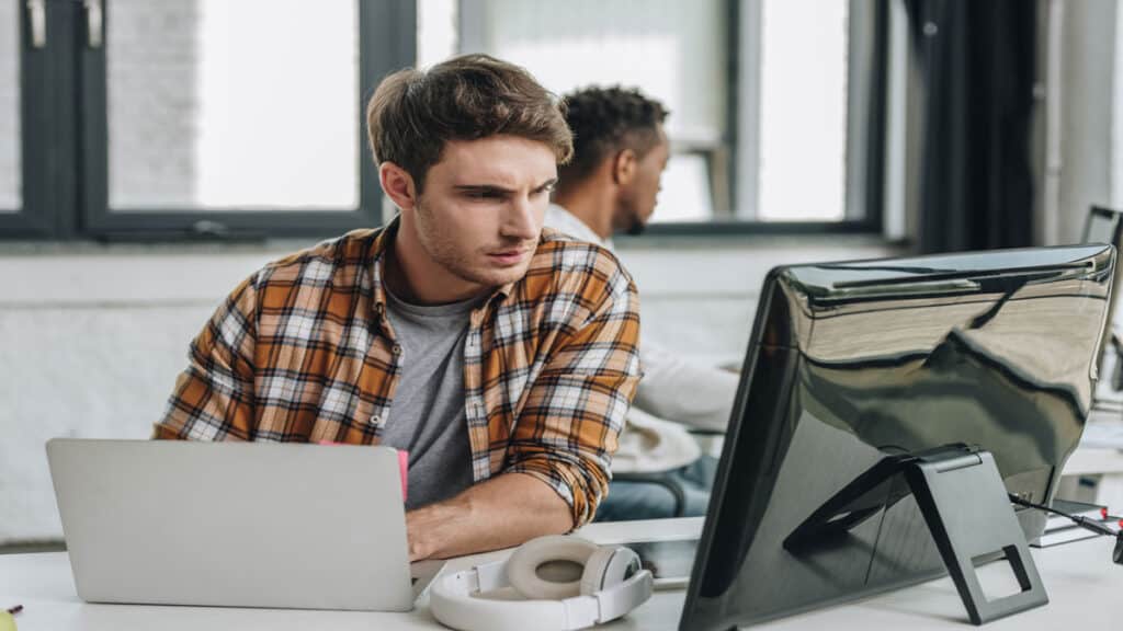 16 Sneaky Ways to Look Busy at Work While Not Doing Anything - Money ...