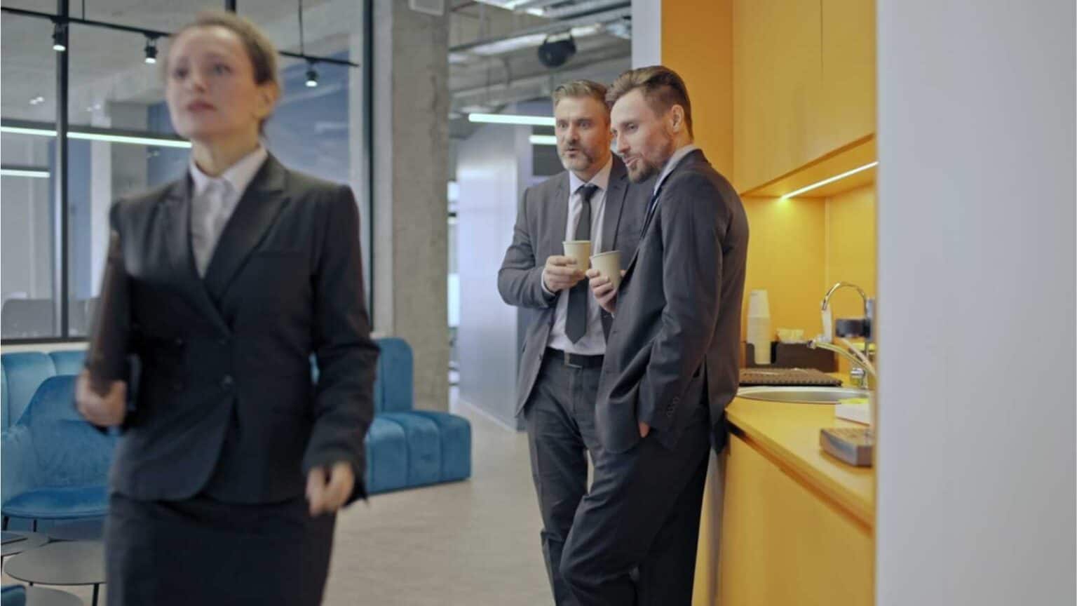 14 Red Flags You Work in a Toxic Workplace - Money Smart Guides