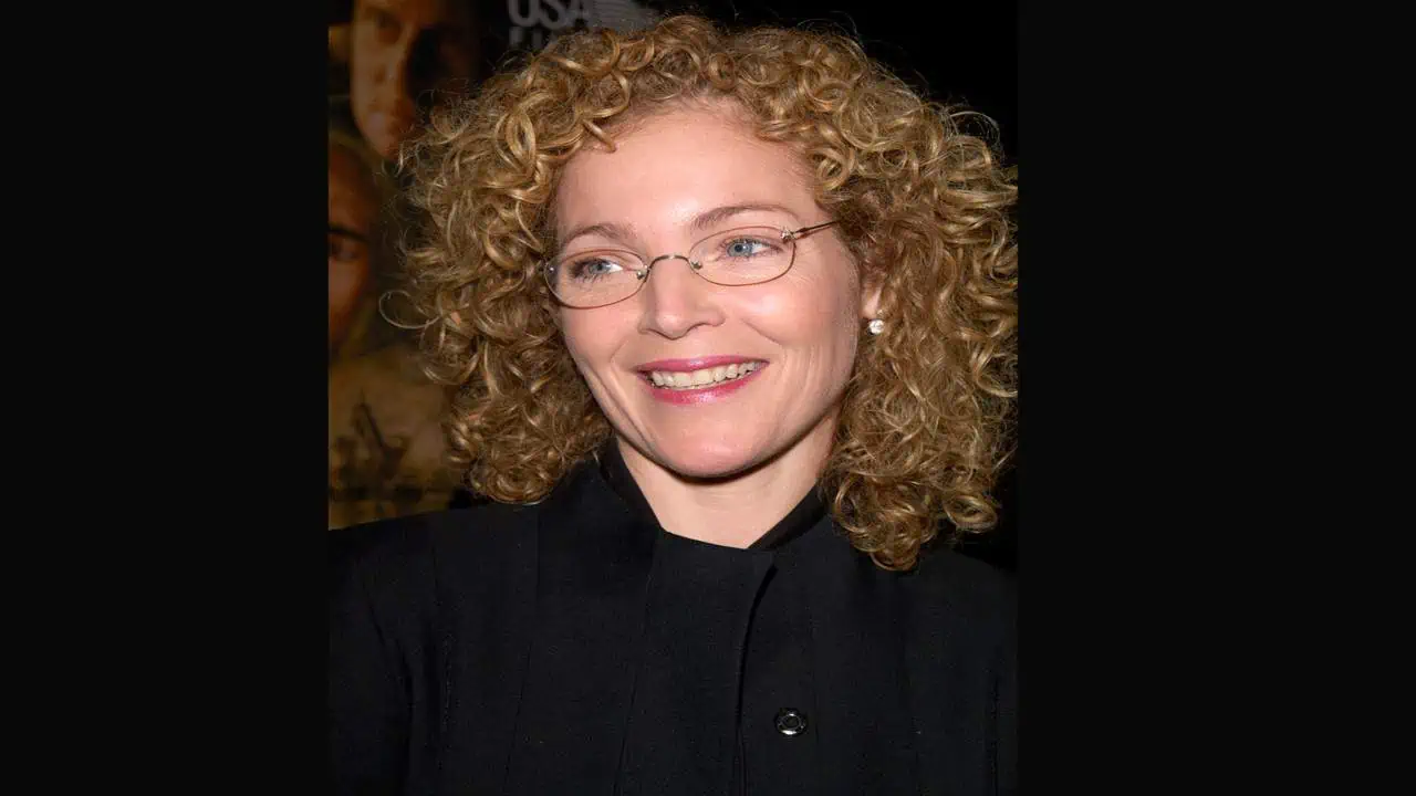 12 Gold Diggers Who Were There For Money Not Love - Money Smart Guides