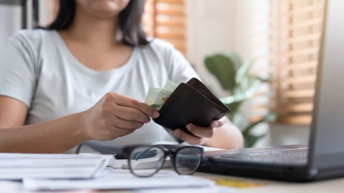 16 Practical Tips for Balancing Your Budget in Hard Times - Money Smart ...